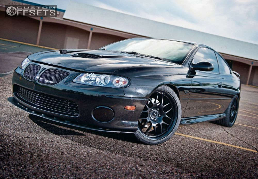 2006 Pontiac GTO with 19x8.5 43 Champion Motorsport RG32 and 255/30R19 ...