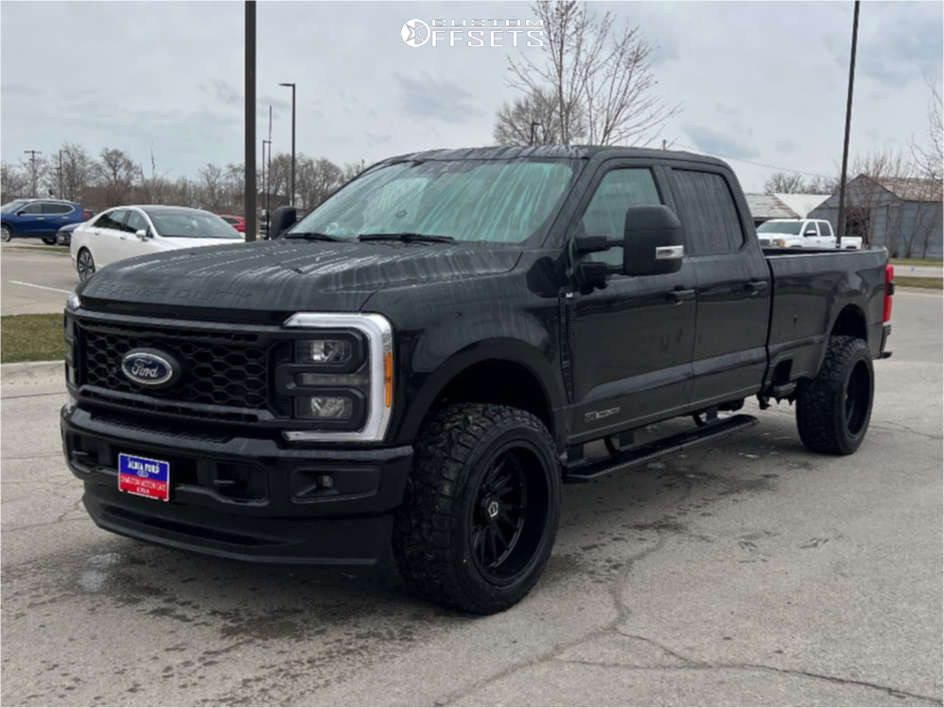 2023 Ford F-250 Super Duty with 22x12 -44 TIS 547b and 35/12.5R22 ...