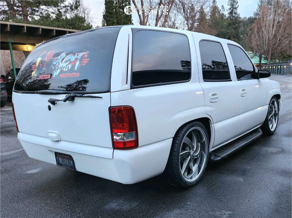 2002 Chevrolet Tahoe with 22x9 25 US Mags Desperado 6 and 265/35R22 ...