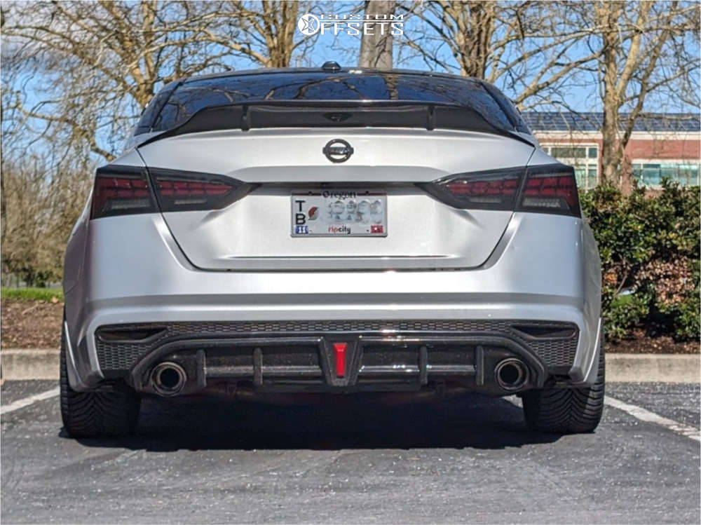 2020 Nissan Altima with 18x8.5 35 Curva Concepts CFF300 and 235/40R18 ...