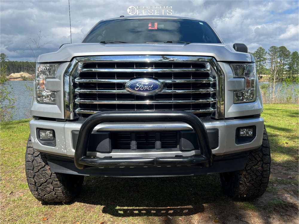 2016 Ford F-150 with 22x12 -44 TIS 544mb and 35/12.5R22 Nitto Recon ...