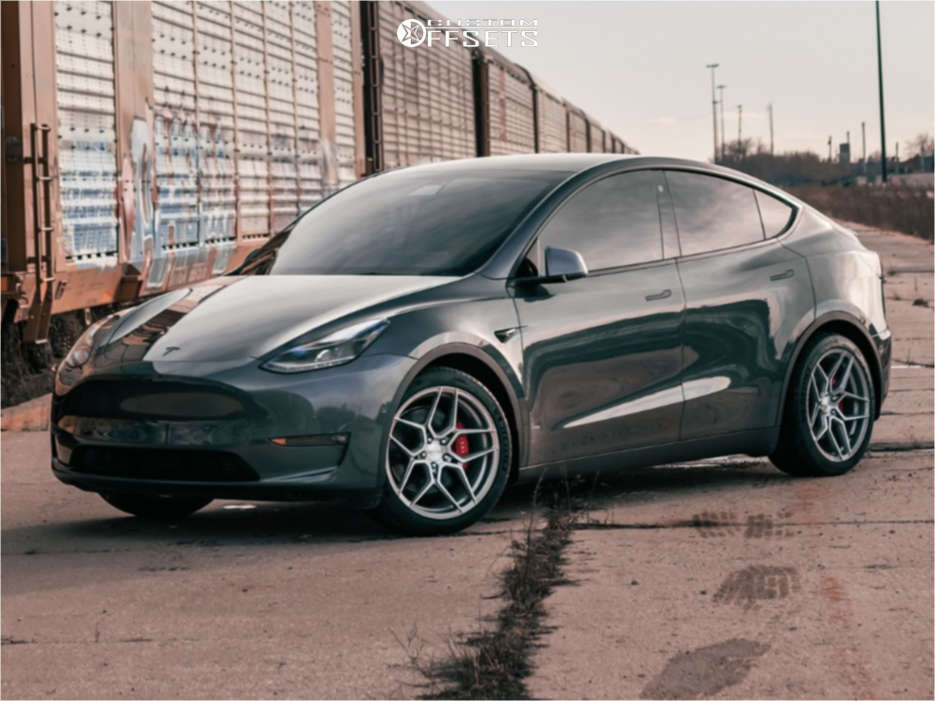 2022 Tesla Y with 20x10 40 Rohana Rfx11 and 285/35R20 Michelin Pilot ...