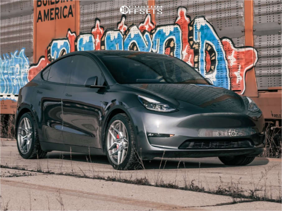 2022 Tesla Y with 20x10 40 Rohana Rfx11 and 285/35R20 Michelin Pilot ...