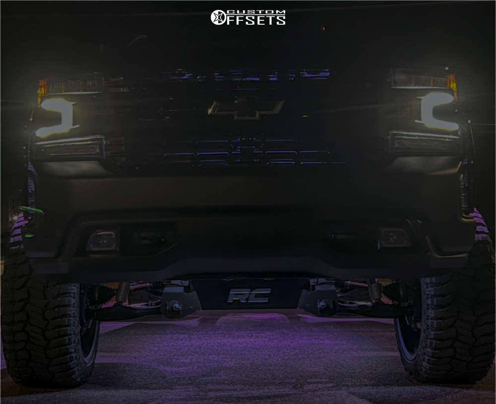 2020 Chevrolet Silverado 1500 with 24x12 -44 Hostile Venom and 35/12 ...