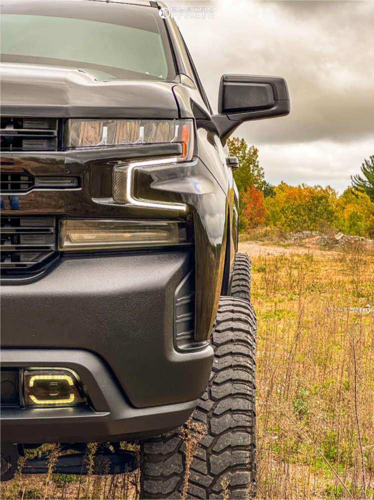 2020 Chevrolet Silverado 1500 with 24x12 -44 Hostile Venom and 35/12 ...