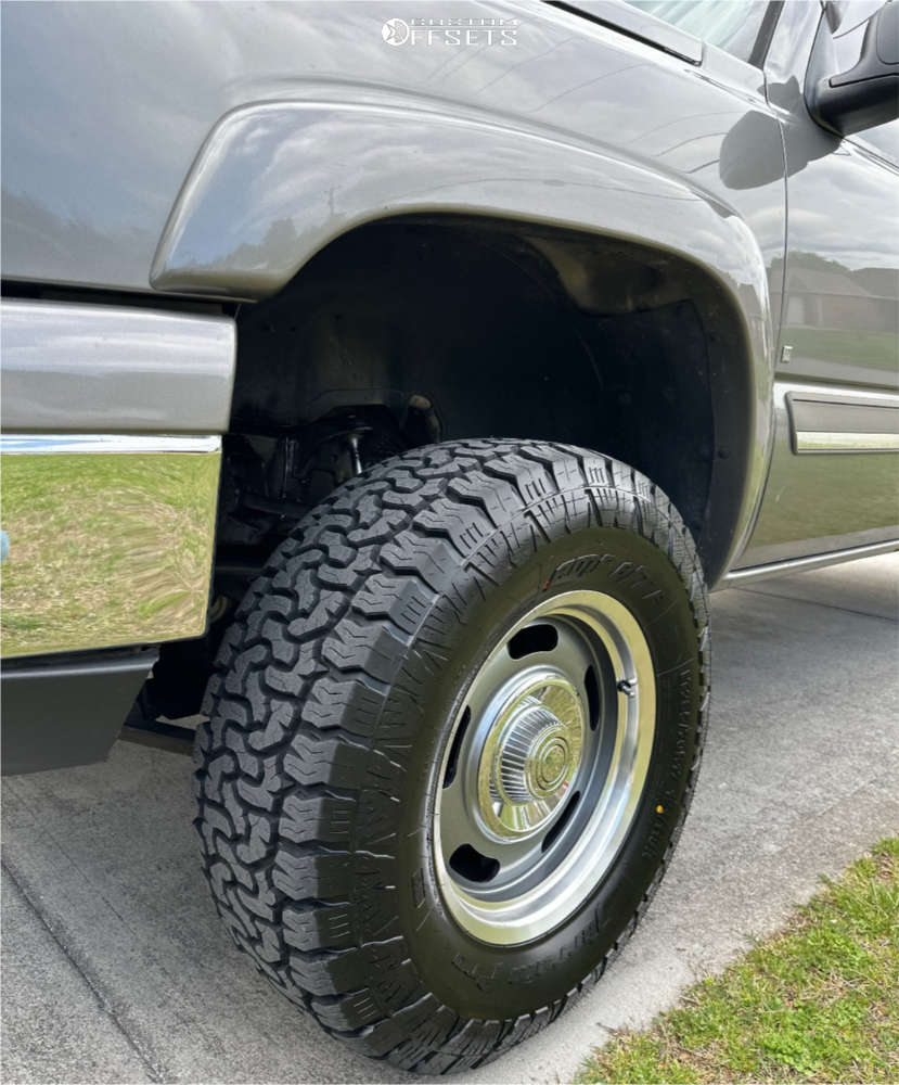 2006 Chevrolet Silverado 1500 with 17x8 0 Vision Rally and 285/70R17 ...