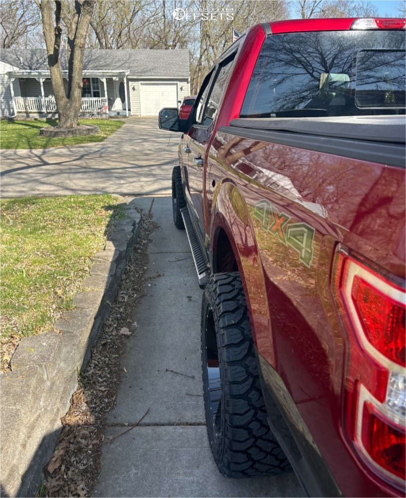 2019 Ford F-150 with 20x10 -24 Moto Metal MO970 and 33/12.5R20 Kenda ...