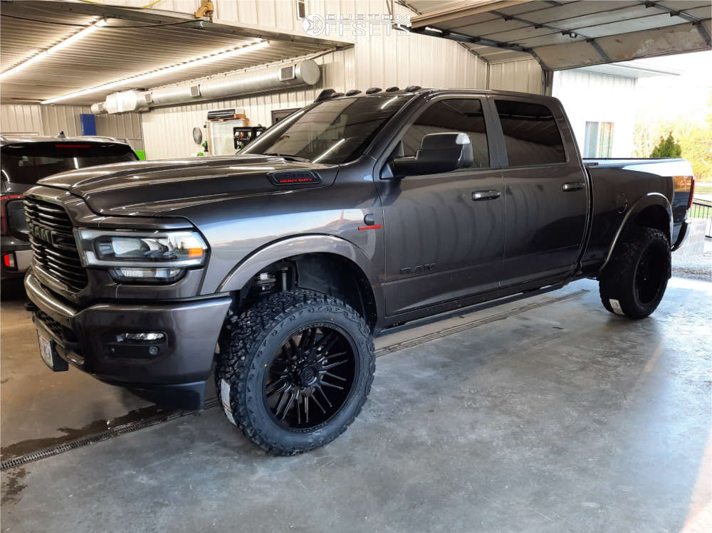 2022 Ram 2500 with 22x10 -12 Gear Off-Road Lumen and 35/12.5R22 Venom ...