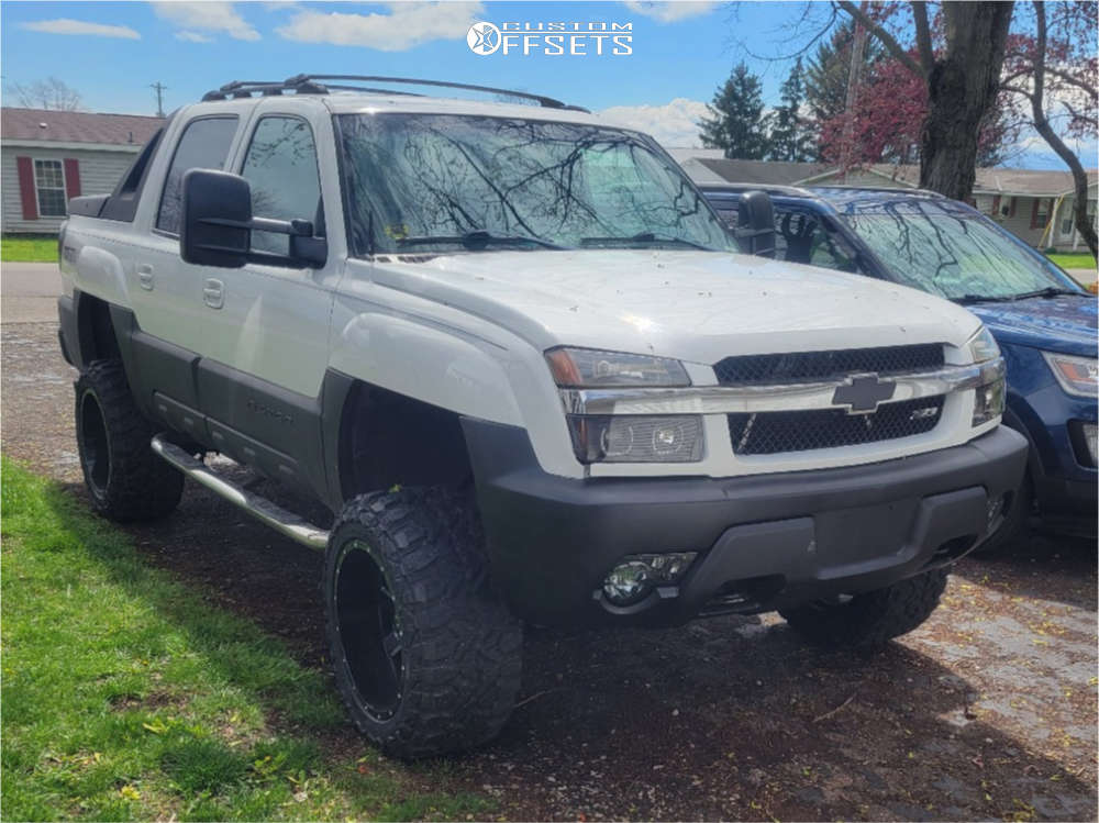 2003 Chevy Avalanche Tire 2003 CHEVROLET Avalanche 4x4 Truck