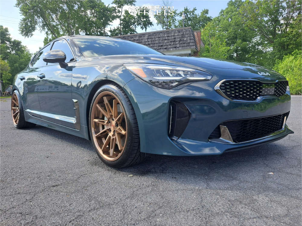 2022 Kia Stinger with 20x9 35 Ferrada Cm2 and 255/35R20 Continental Extremecontact Dws06 Plus ...