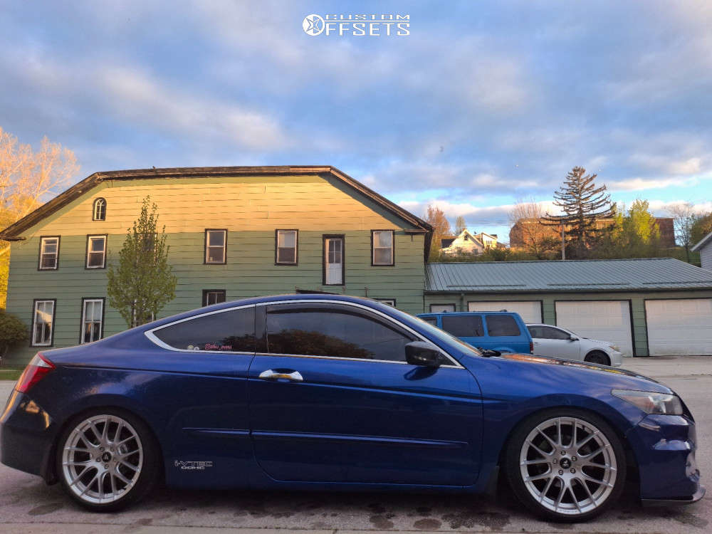 2009 Honda Accord with 19x9.5 38 Fittipaldi 360bs and 255/35R19 Lexani ...
