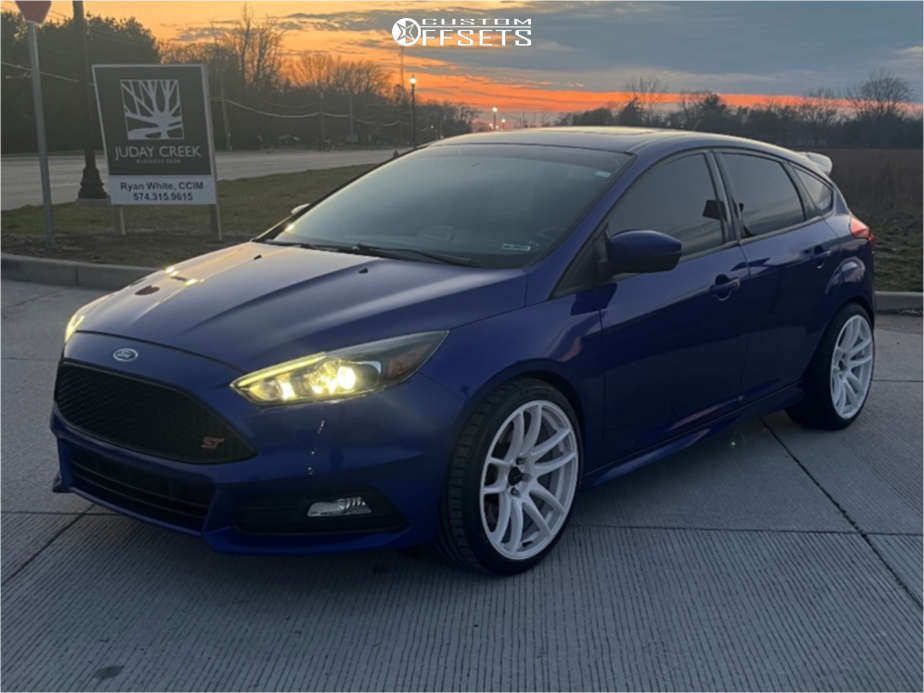 Ford Focus St Blue With White Wheels