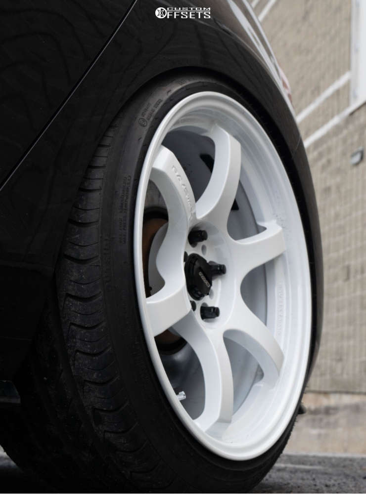 2019 Volkswagen Golf R with 18x9.5 38 Gram Lights 57dr and 225/40R18 ...