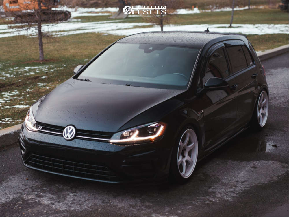 2019 Volkswagen Golf R with 18x9.5 38 Gram Lights 57dr and 225/40R18 ...