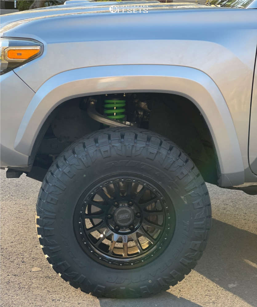 2017 Toyota Tacoma with 17x8.5 -12 RRW Rr7-h and 285/70R17 Nitto Ridge ...