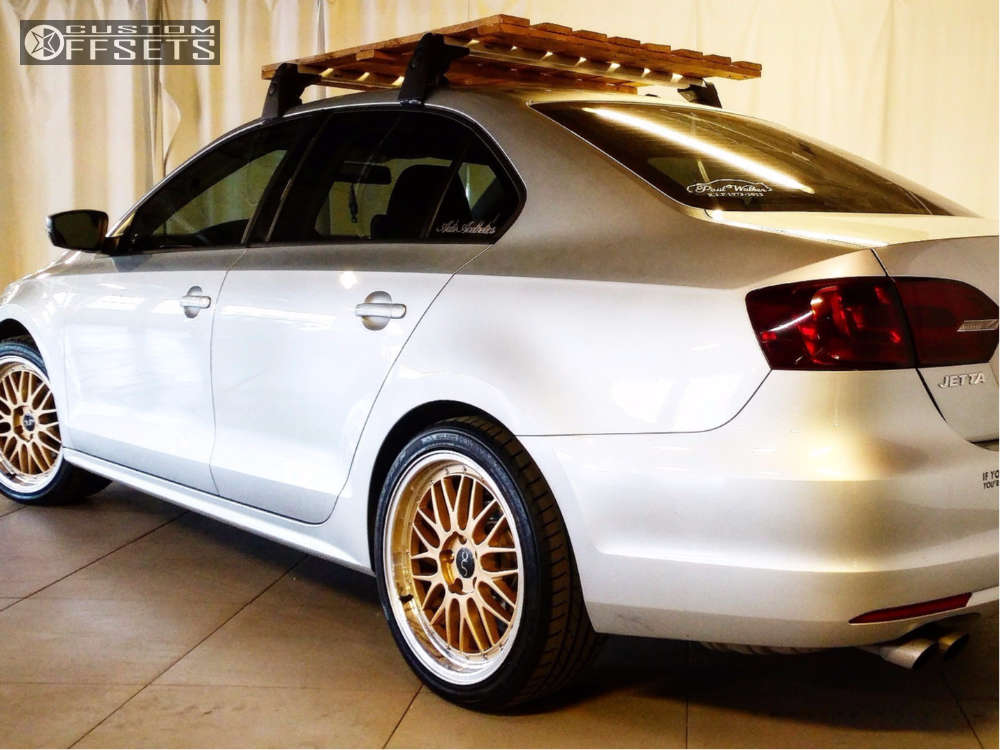 2014 Volkswagen Jetta with 18x9 34 JNC JNC005 and 225/40R18 Maxtrek ...