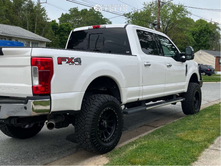 2018 Ford F-250 Super Duty with 20x10 -24 Method Mr605 and 37/12.5R20 ...