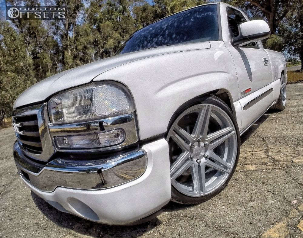 2007 GMC Sierra 1500 with 22x9.5 30 DUB Skillz and 265/35R22 Accelera ...