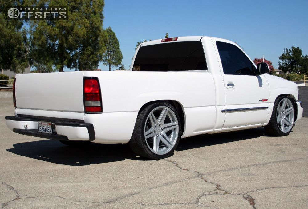 2007 GMC Sierra 1500 with 22x9.5 30 DUB Skillz and 265/35R22 Accelera ...