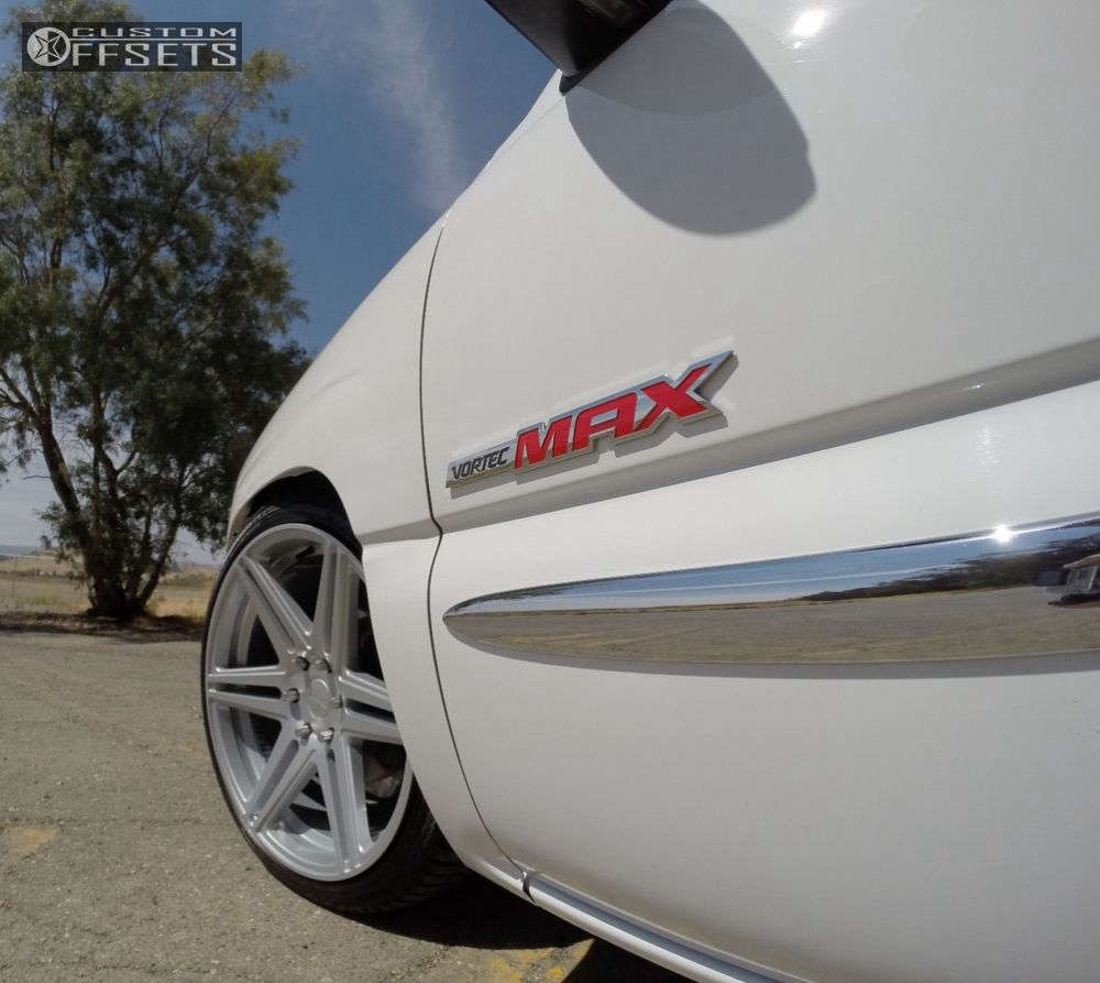 2007 GMC Sierra 1500 with 22x9.5 30 DUB Skillz and 265/35R22 Accelera ...