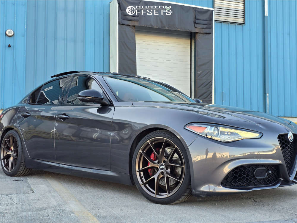 2020 Alfa Romeo Giulia with 19x8.5 30 ESR Rf2 and 245/35R19 Continental ...