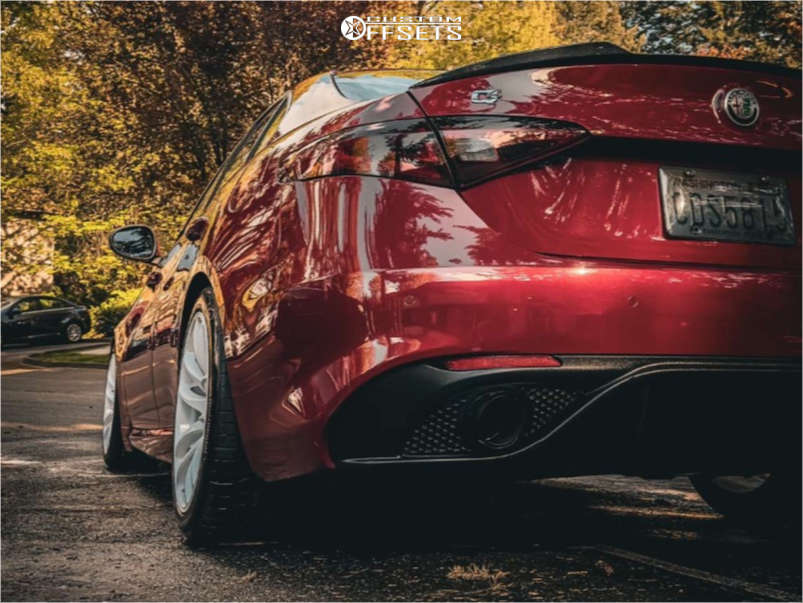 2017 Alfa Romeo Giulia with 18x9.5 35 Vors Tr4 and 255/40R18 ...