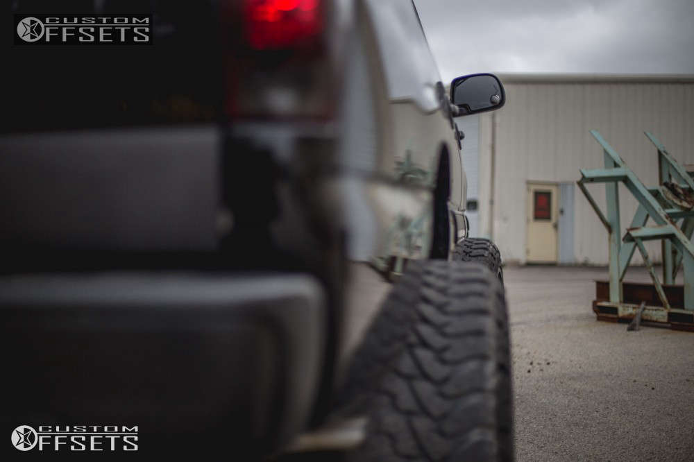 2004 Chevrolet Avalanche with 22x14 -76 Hostile Alpha and 37/13.5R22 ...