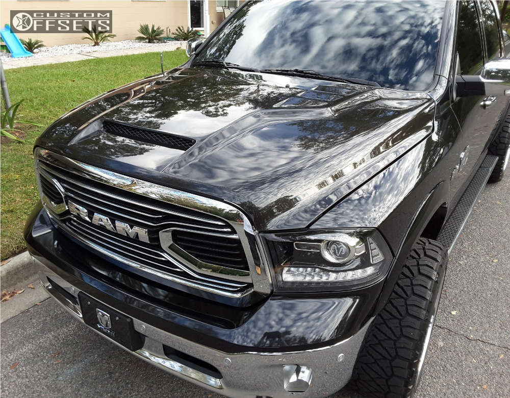 2017 Ram 1500 with 22x12 -51 Fuel Forged Ff30 and 33/12.5R22 Nitto ...