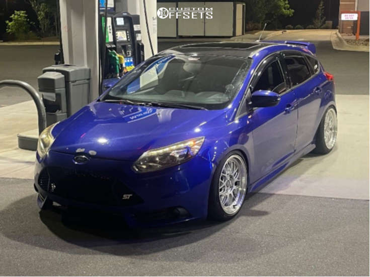 2014 Ford Focus with 18x8.5 30 ESR Cr1 and 225/40R18 Lexani Lxuhp-207 ...