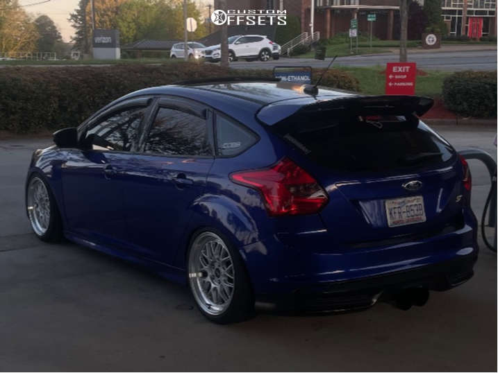 2014 Ford Focus with 18x8.5 30 ESR Cr1 and 225/40R18 Lexani Lxuhp-207 ...