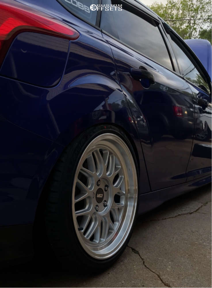 2014 Ford Focus with 18x8.5 30 ESR Cr1 and 225/40R18 Lexani Lxuhp-207 ...