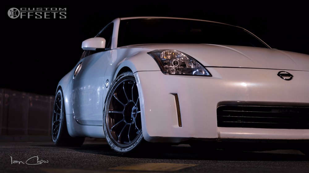 2004 Nissan 350Z with 18x9.5 15 Ambit Rt8 and 265/35R18 Federal 595 Rs ...