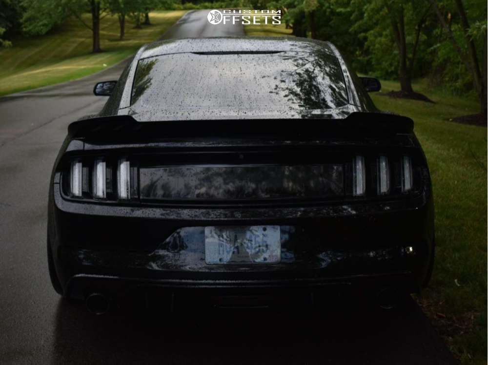 2016 Ford Mustang with 20x9 32 Aodhan Aff3 and 275/25R20 Continental ...