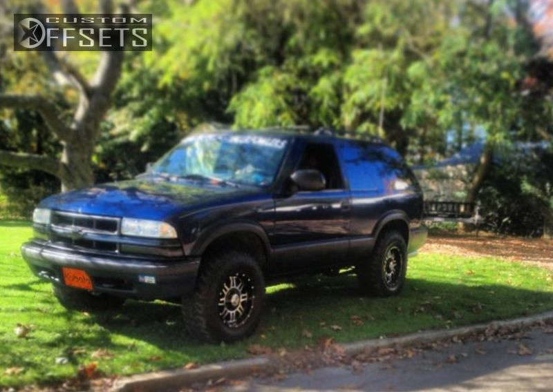 2000 Chevrolet Blazer with 15x8 0 Alloy Ion Style 187 and 31/10.5R15 ...