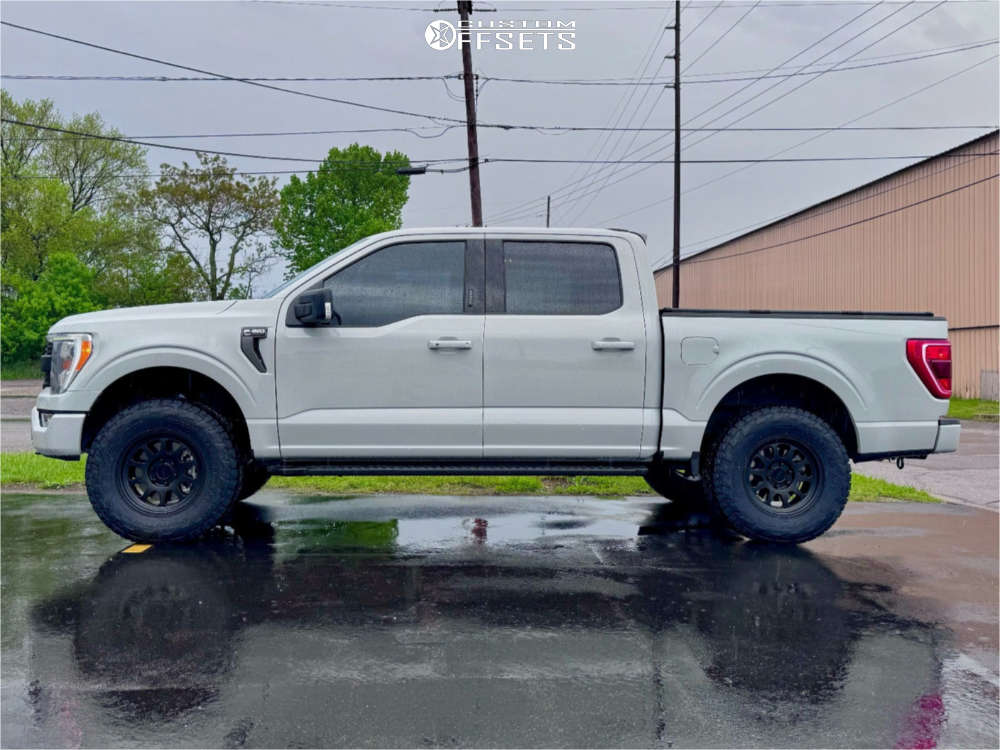 2023 Ford F-150 with 18x9 18 Method Mr316 and 295/70R18 Nitto Recon ...