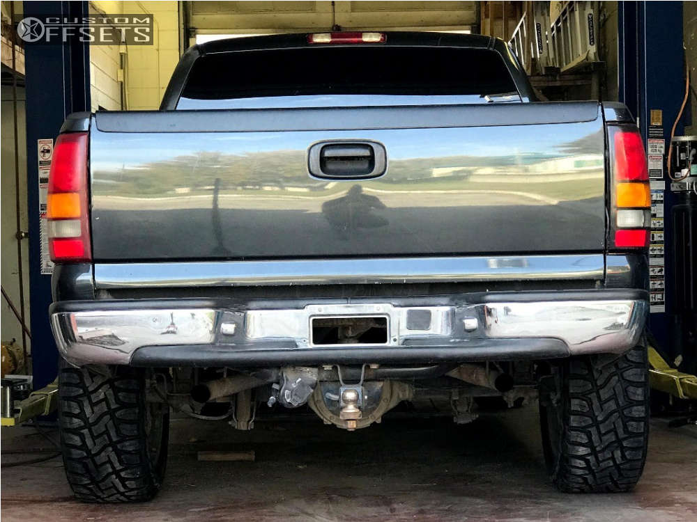 2004 GMC Sierra 1500 with 20x10 -24 Fuel Throttle and 295/55R20 Toyo ...