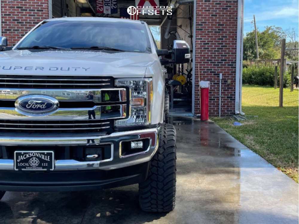 2017 Ford F-250 Super Duty with 22x12 -44 V-Rock Anvil and 37/13.5R22 ...