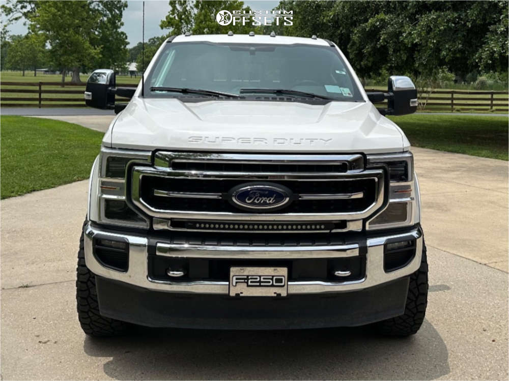 2022 Ford F-250 Super Duty with 20x10 -18 Fuel Blitz and 35/11.5R20 ...