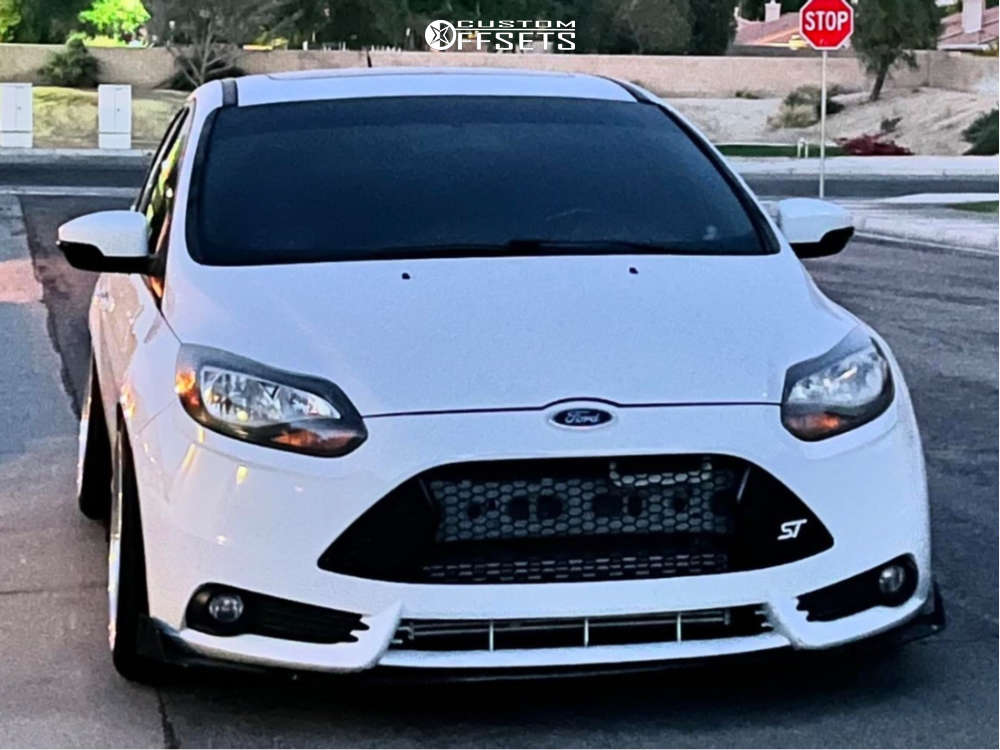 2014 Ford Focus with 18x9.5 35 ESR Cs15 and 235/40R18 Vercelli Strada ...