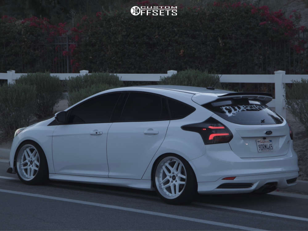 2014 Ford Focus with 18x9.5 35 ESR Cs15 and 235/40R18 Vercelli Strada ...