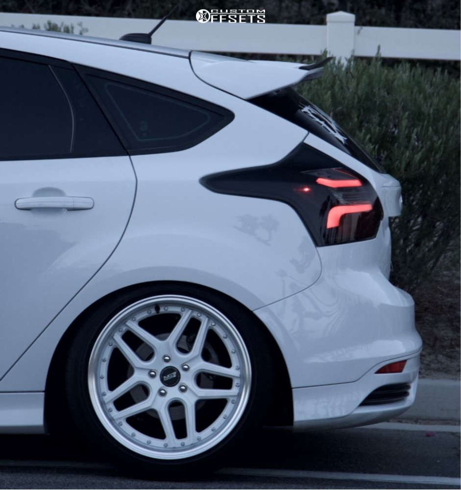 2014 Ford Focus with 18x9.5 35 ESR Cs15 and 235/40R18 Vercelli Strada ...