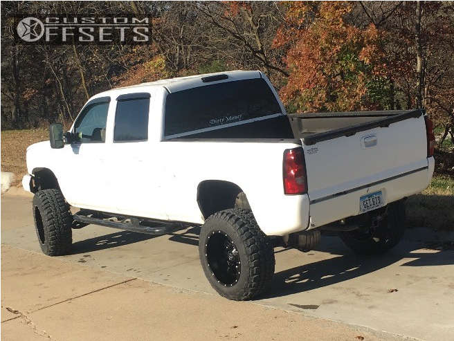 2005 Chevrolet Silverado 2500 HD with 20x12 -44 TIS 535B and 35/12.5R20 ...