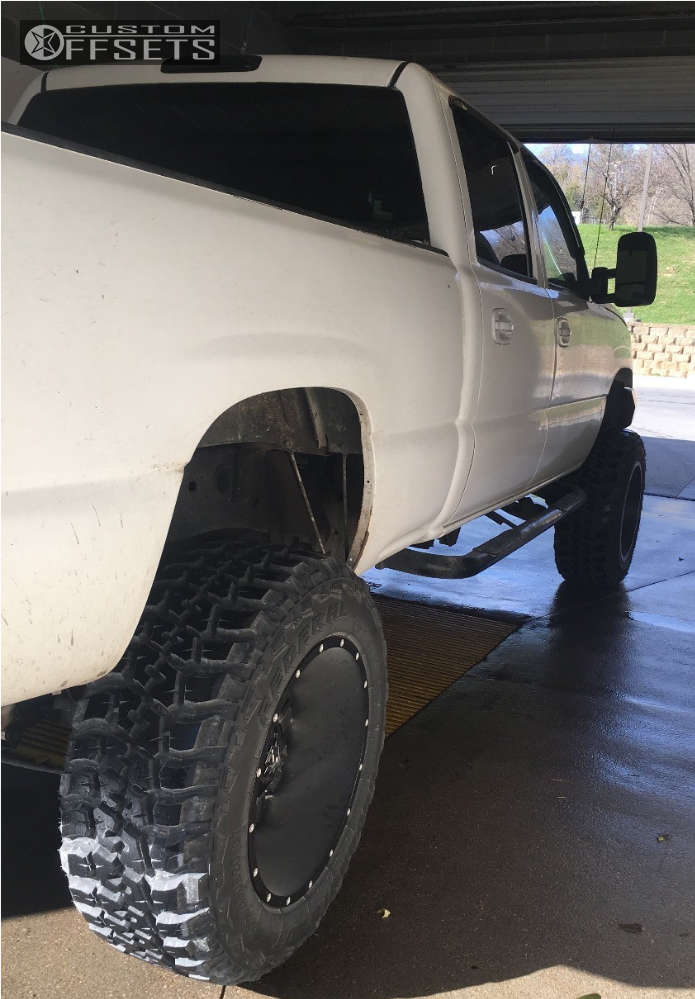 2005 Chevrolet Silverado 2500 HD with 20x12 -44 TIS 535B and 35/12.5R20 ...