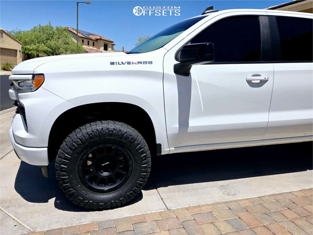 2022 Chevrolet Silverado 1500 with 18x8.5 -18 Method Mr305 and 35/12 ...