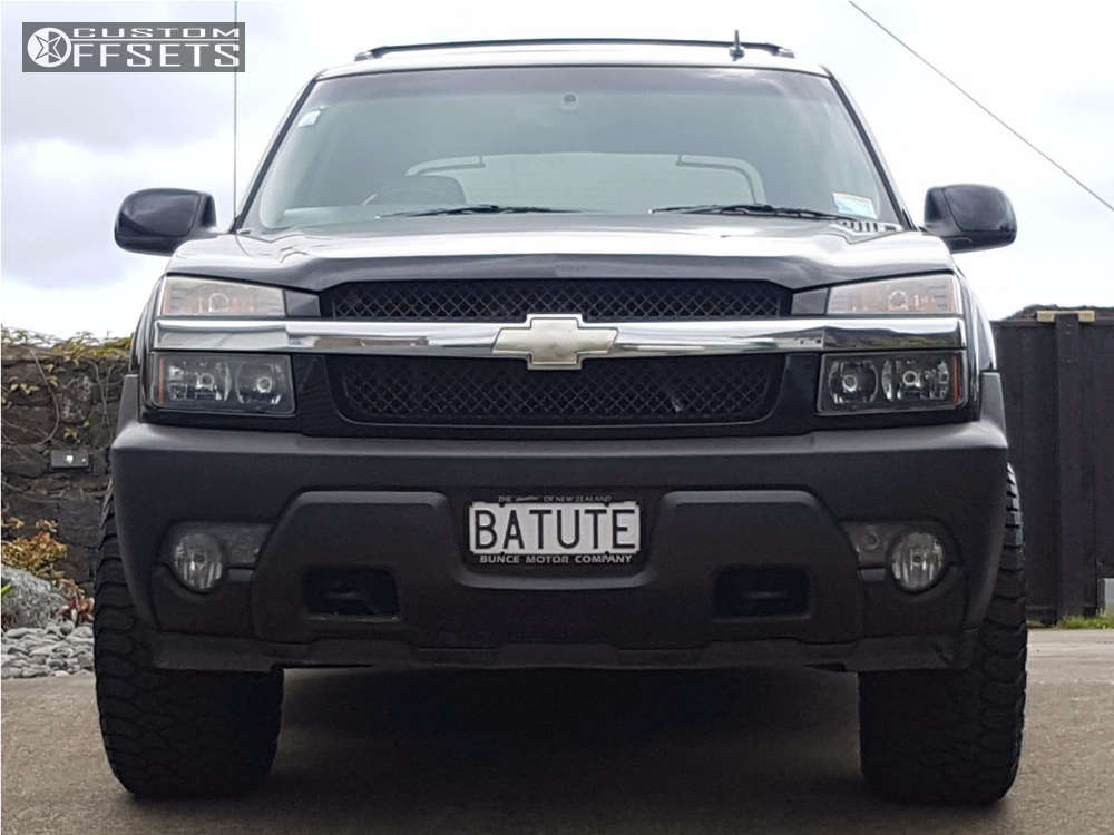 2006 Chevrolet Avalanche with 20x10 -18 Fuel Sledge and 305/55R20 AMP ...