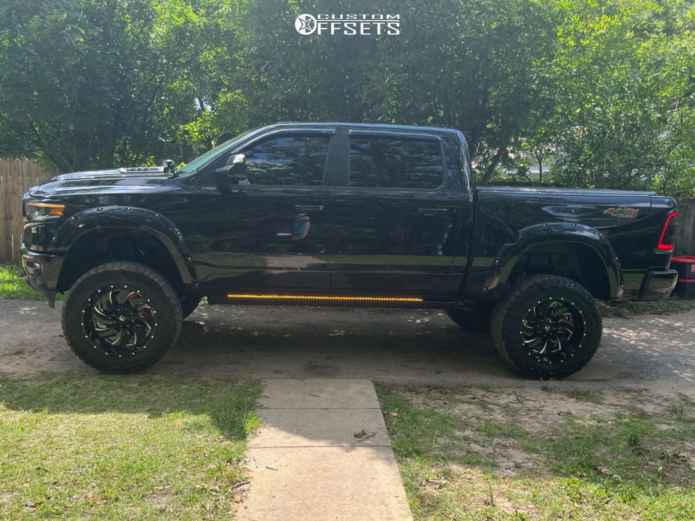 2020 Ram 1500 with 22x12 -44 Fuel Cleaver and 37/13.5R22 Nitto Recon ...