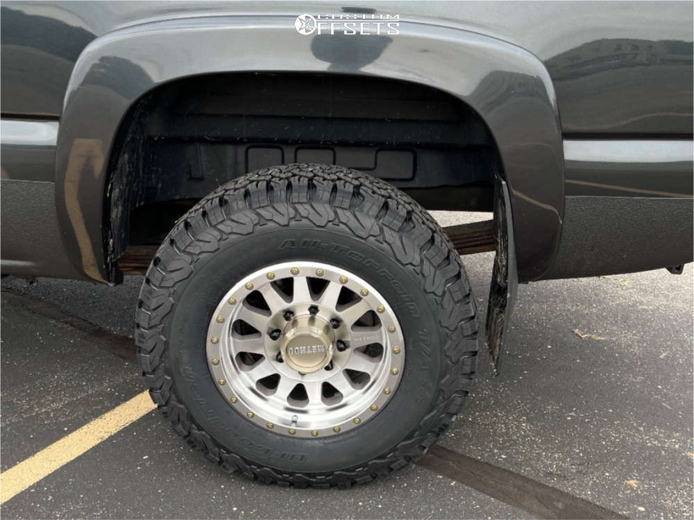 2004 Chevrolet Silverado 2500 HD with 17x8.5 0 Method Double Standard and 285/70R17 BFGoodrich ...