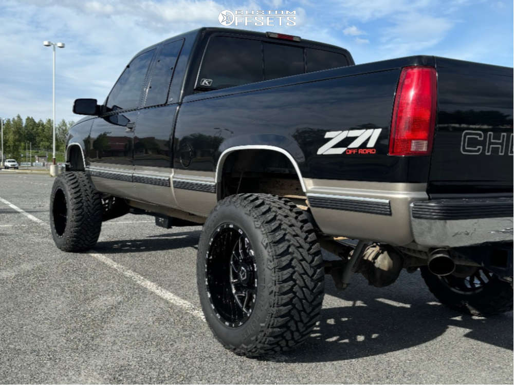 1999 Chevrolet K1500 with 20x12 -44 TIS 544bm and 35/12.5R20 Venom ...