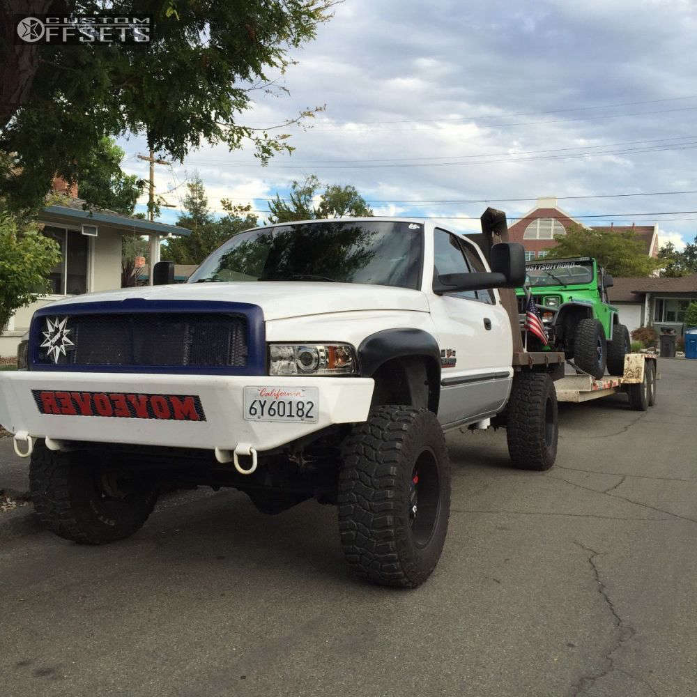 2002 Dodge Ram 2500 with 18x10 -24 Moto Metal Mo969 and 305/70R18 ...