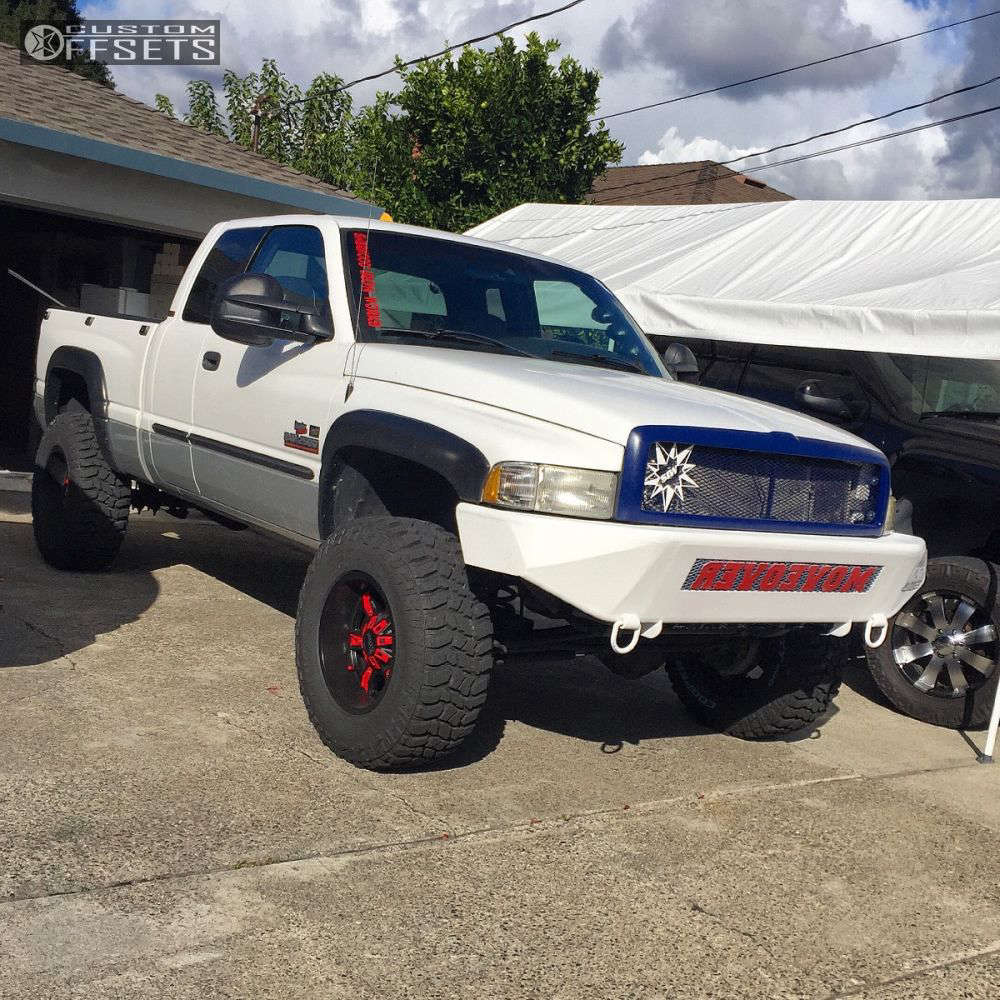 2002 Dodge Ram 2500 with 18x10 -24 Moto Metal Mo969 and 305/70R18 ...